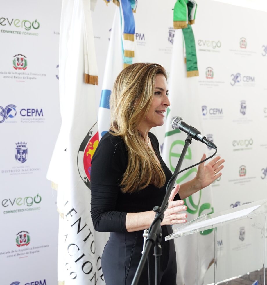 CEPM, Evergo y Alcaldía DN presentan la primera "Menina” dominicana